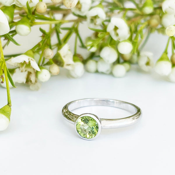 Silver Solitaire Round Tube Set Peridot Ring - Afrogem Jewellers